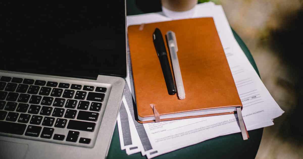 How to Create a Production Schedule (with Example & Tips)